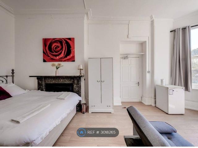 New Road Avenue, Chatham ME4, Studio to rent, £850 pcm | PrimeLocation