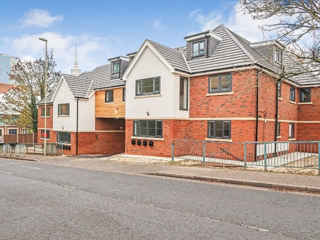New Road, Basingstoke RG21, 3 bed flat to rent, £1,500 pcm | PrimeLocation