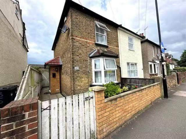 New Road, Bedfont 2 bed semi detached house £405,000