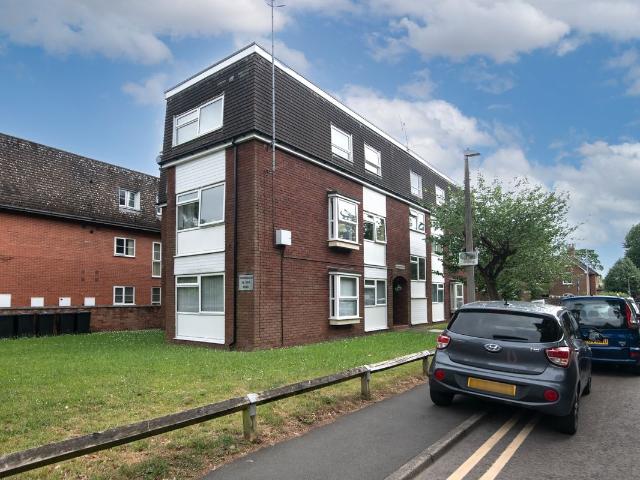 New Road, Bromsgrove B60, 2 bed flat to rent, £895 pcm | PrimeLocation