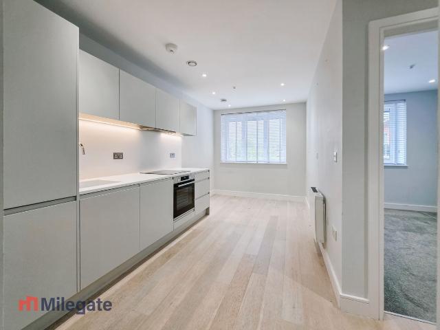New Road, Brentwood CM14, 1 bed flat to rent, £1,300 pcm | PrimeLocation