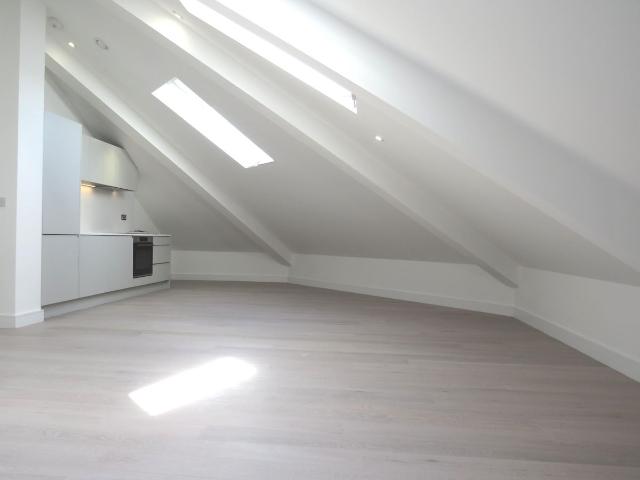 New Road, Brentwood CM14, 2 bed penthouse to rent, £1,800 pcm | PrimeLocation