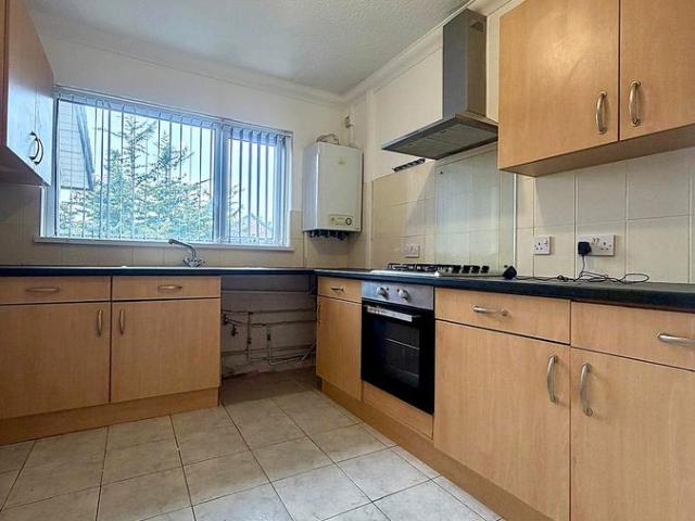 New Road, Cardiff CF3, 3 bed flat to rent, £1,100 pcm | PrimeLocation