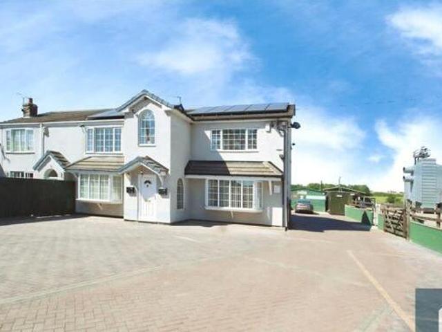 New Road, Common Side Farm, Old Snydale, 3 Bedroom Apartment