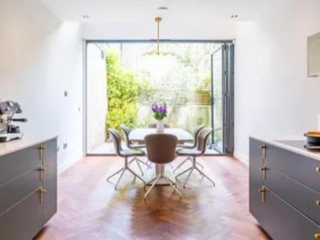 New Road, Crouch End, N8