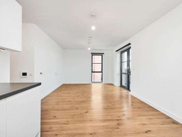 New Road, Dagenham, RM9 1 bed flat to rent £1,375 pcm £317 pw
