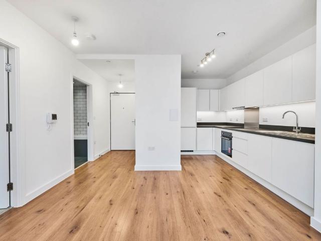 New Road, Dagenham RM9, 1 bed flat to rent, £1,375 pcm | PrimeLocation