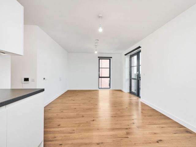 New Road, Dagenham RM9, 1 bed flat to rent, £1,375 pcm | PrimeLocation