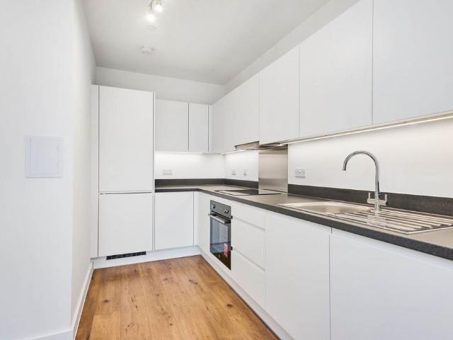 New Road, Dagenham, RM9 1 bed flat to rent £1,525 pcm £352 pw