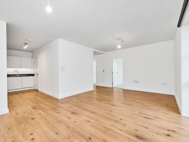 New Road, Dagenham RM9, 2 bed flat to rent, £1,780 pcm | PrimeLocation