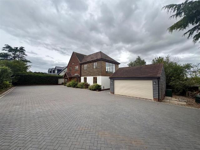 New Road Farmhouse, New Road, Swindon 5 bed detached house to rent £2,995 pcm £691 pw