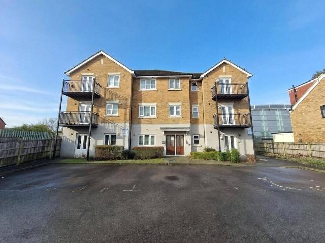 New Road, Harlington, Greater London. 2 bed apartment to rent £2,000 pcm £462 pw