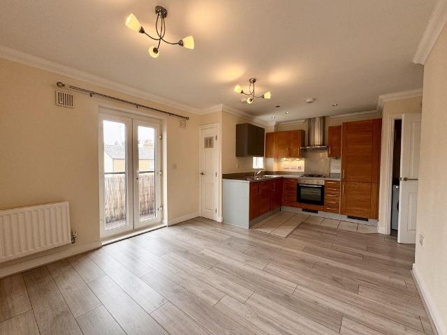 New Road, Hayes, UB3 2 bed apartment to rent £2,250 pcm £519 pw