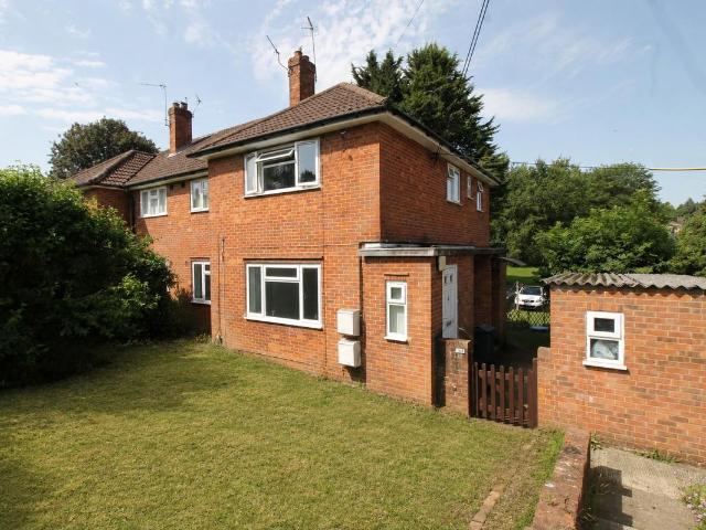 New Road, High Wycombe HP12, 2 bed maisonette to rent, £1,400 pcm | PrimeLocation