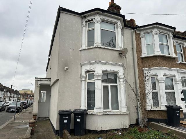 New Road, Ilford, Essex IG3, 1 bed flat to rent, £1,300 pcm | PrimeLocation