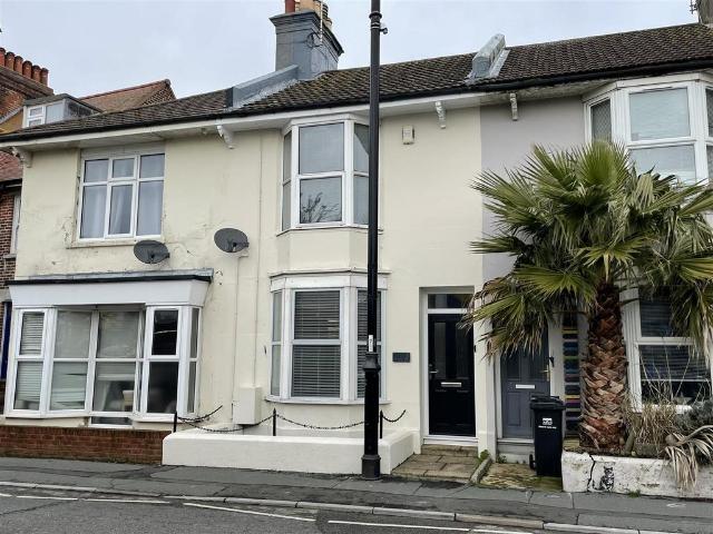 New Road, Littlehampton BN17 3 bed terraced house to rent £1,395 pcm £322 pw