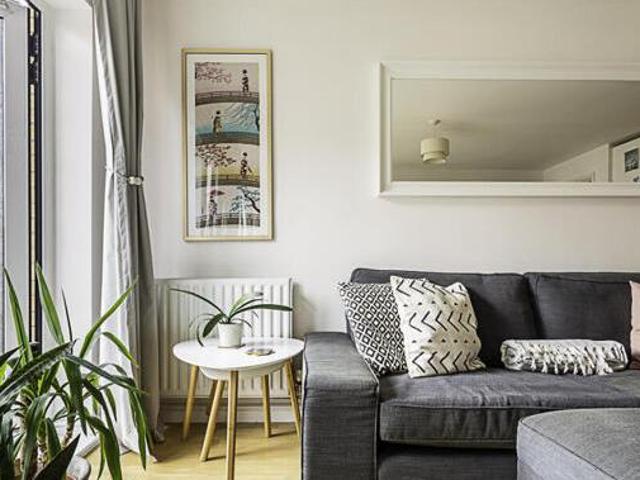 New Road, London, 2 Bedroom Flat