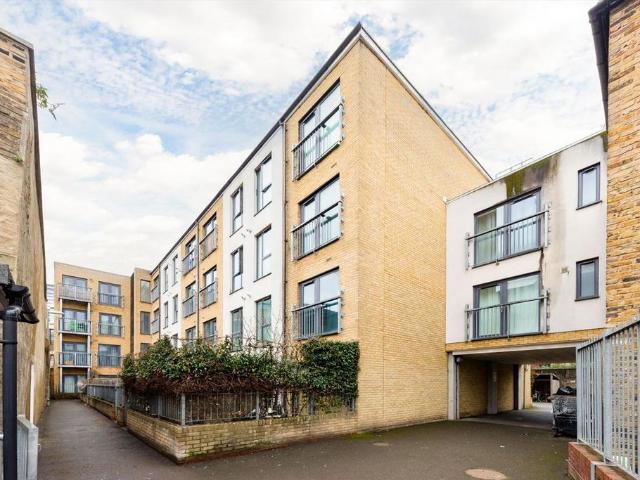 New Road, London E1 2 bed flat to rent £2,500 pcm £577 pw