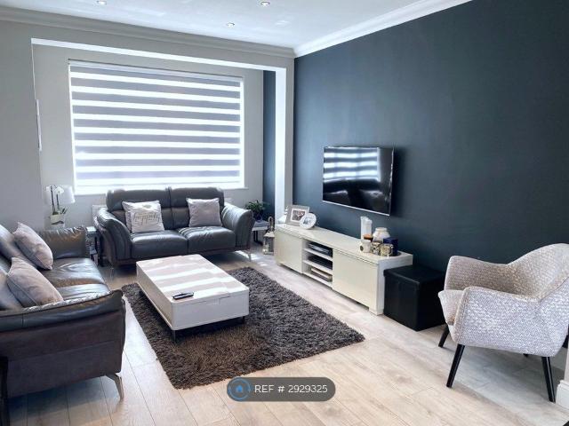 New Road, London E4, 3 bed semi detached house to rent, £2,550 pcm | PrimeLocation