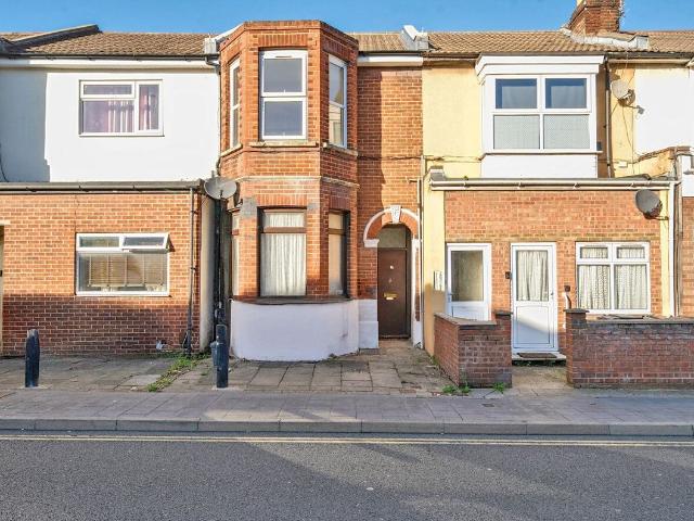 New Road, Portsmouth, Hampshire PO2, 2 bed flat to rent, £1,200 pcm | PrimeLocation