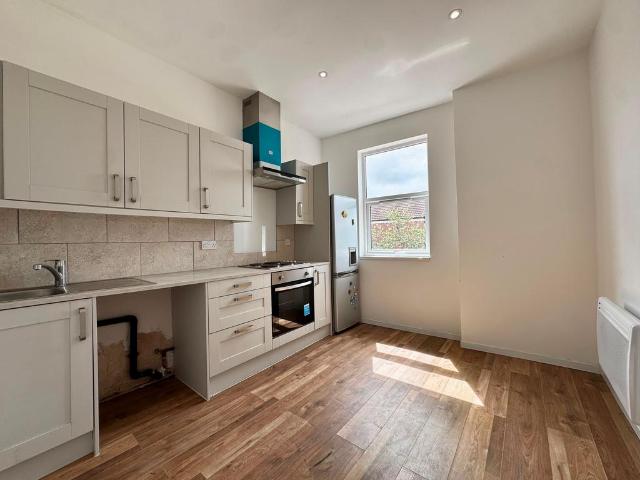 New Road, Portsmouth, PO2 2 bed flat to rent £1,050 pcm £242 pw