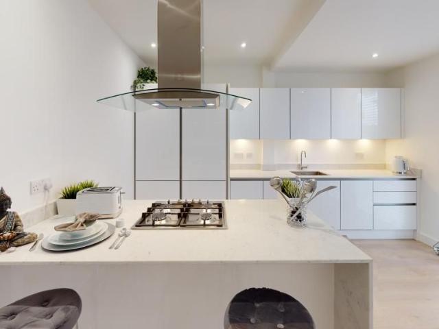New Road, Rainham RM13, 3 bed flat to rent, £2,250 pcm | PrimeLocation
