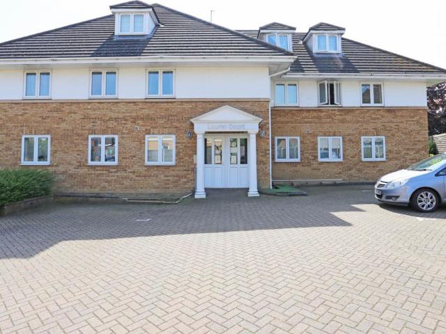 New Road, Rainham RM13, 2 bed flat to rent, £1,600 pcm | PrimeLocation