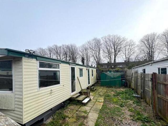 New Road, Rustington, 2 Bedroom House