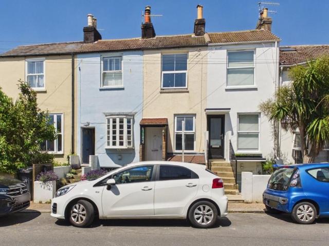 New Road, Shoreham by Sea, BN43 6RB 2 bed maisonette to rent £1,650 pcm £381 pw
