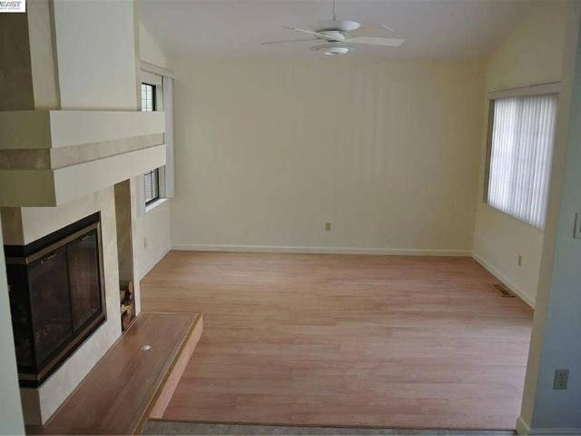 New roommate needed in January