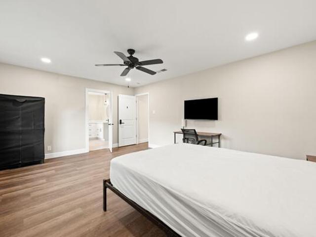 NEW* Rosenberg Retreat PadSplit | Stylish Rooms + Luxury Finishes + Prime Location!
