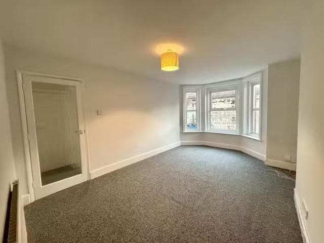 Charming Radnor Bridge Road, Folkestone, CT19 1 bed flat to re.