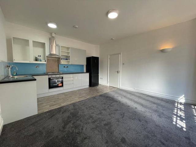 New refurbished 2 bed garden flat