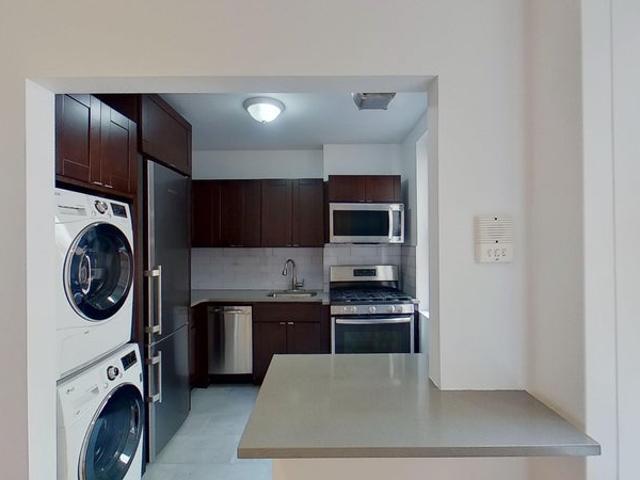 NEW RENO ROOMS FOR SEPT 4BR/1BA W&D