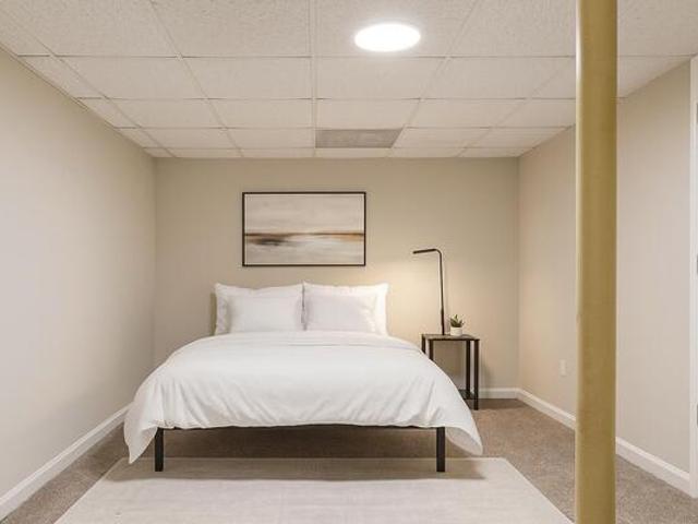 New Renovation Right off Glenwood 1 Min to MARTA Bus | No Move In Fee, Free Fast Wi Fi $, Monthly Cleaning, Quiet Neighborhood + Friendly Padmates