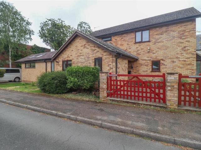 New River Green, Newmarket CB8 4 bed house to rent £2,300 pcm £531 pw