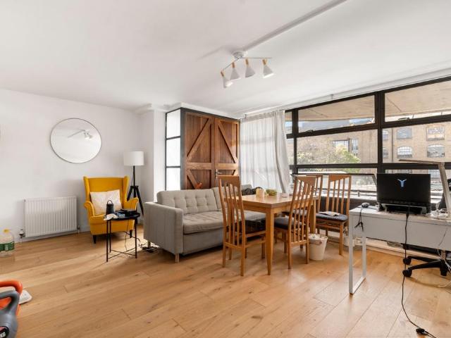 New Wharf Road, Kings Cross. 2 bed flat to rent £3,650 pcm £842 pw