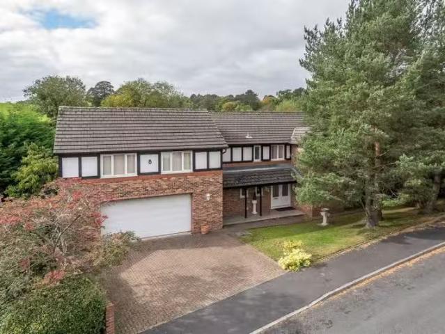 Deal! Willowmead Drive, Prestbury, SK10, 4 bedroom, House