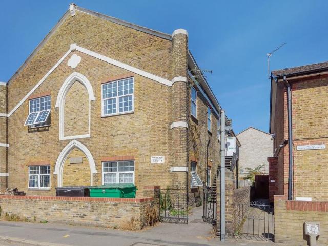 New Windsor Street, Uxbridge UB8, 1 bed flat to rent, £1,350 pcm | PrimeLocation