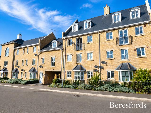 New Writtle Street CM2, 2 bed flat to rent, £1,350 pcm | PrimeLocation