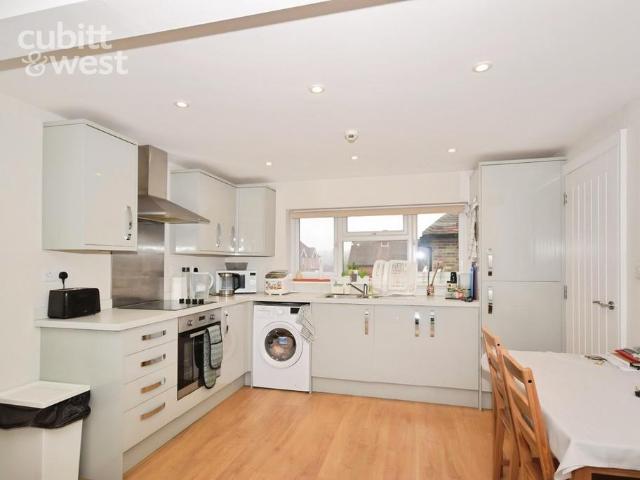 New Town, Uckfield, TN22 1 bed apartment to rent £1,050 pcm £242 pw