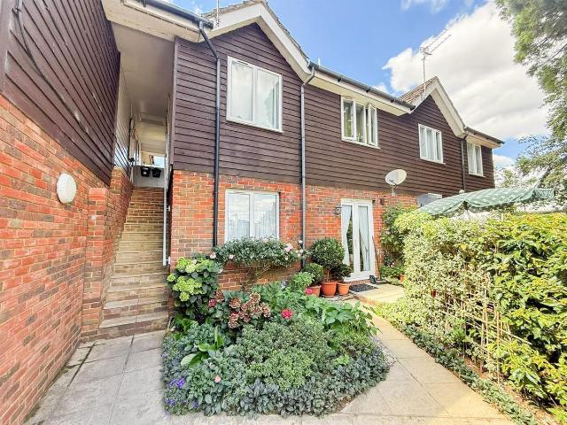New Town, Uckfield TN22, 1 bed flat to rent, £825 pcm | PrimeLocation