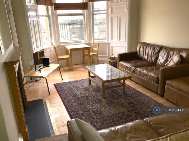 New Town, Edinburgh, EH7 4 bed flat to rent £3,200 pcm £738 pw