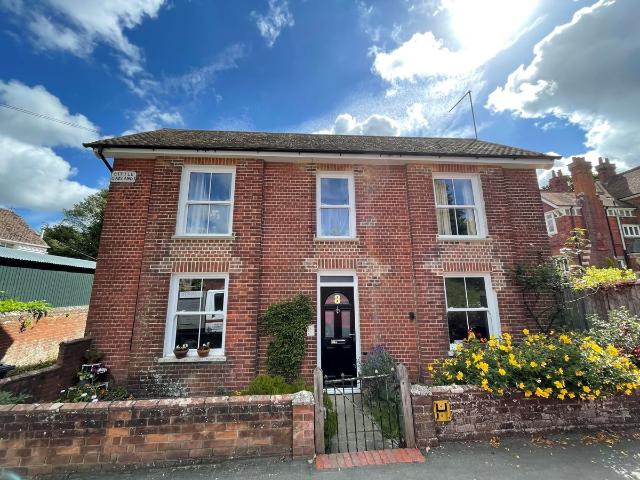 New Town Road, Uckfield TN22, 2 bed flat to rent, £1,450 pcm | PrimeLocation