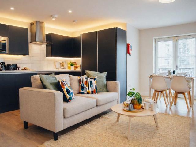 New Town/Broughton EH7, 2 bed flat to rent, £8,055 pcm | PrimeLocation