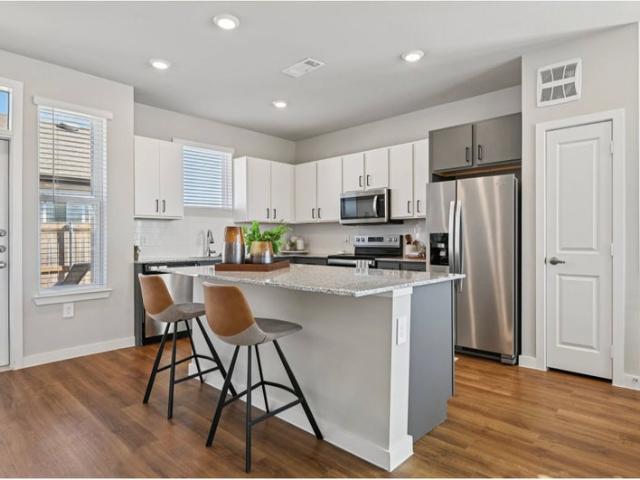 New Townhome style w Private Yard Garage — Minute
