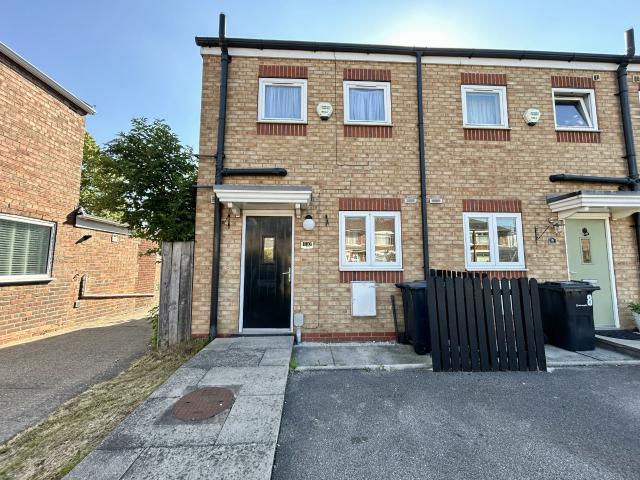 New to the market! This two bed end terrace house off Hessle Road