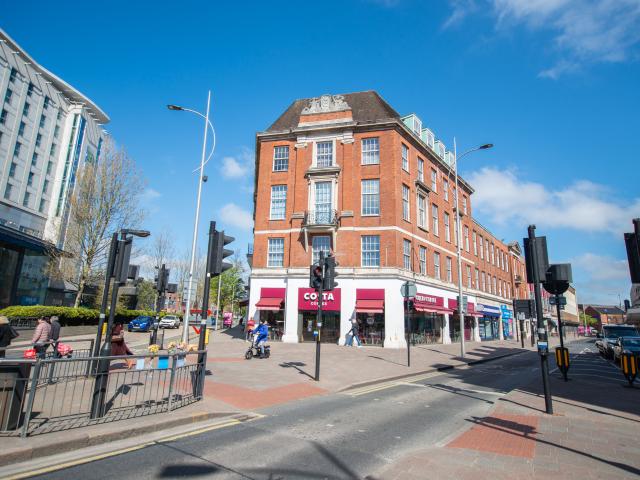 New to the market this wonderful top floor flat on Ferensway with rooftop access