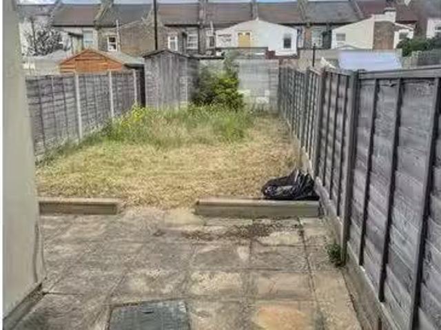 Rental! Terraced house to rent in Addington Road, Croydon CR0