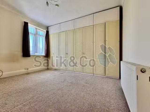 Just in! Terraced house to rent in Grangeway Gardens, London IG4
